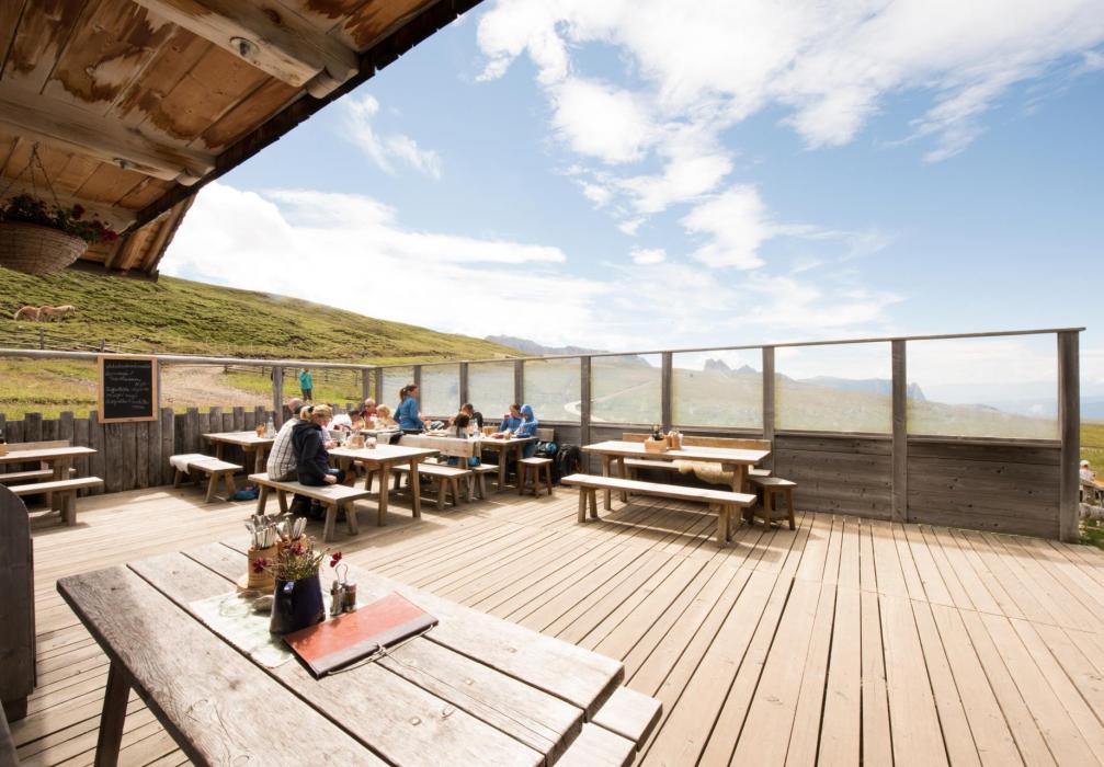 Rifugio nelle Dolomiti: Rifugio Sasso Piatto sull'Alpe di Siusi